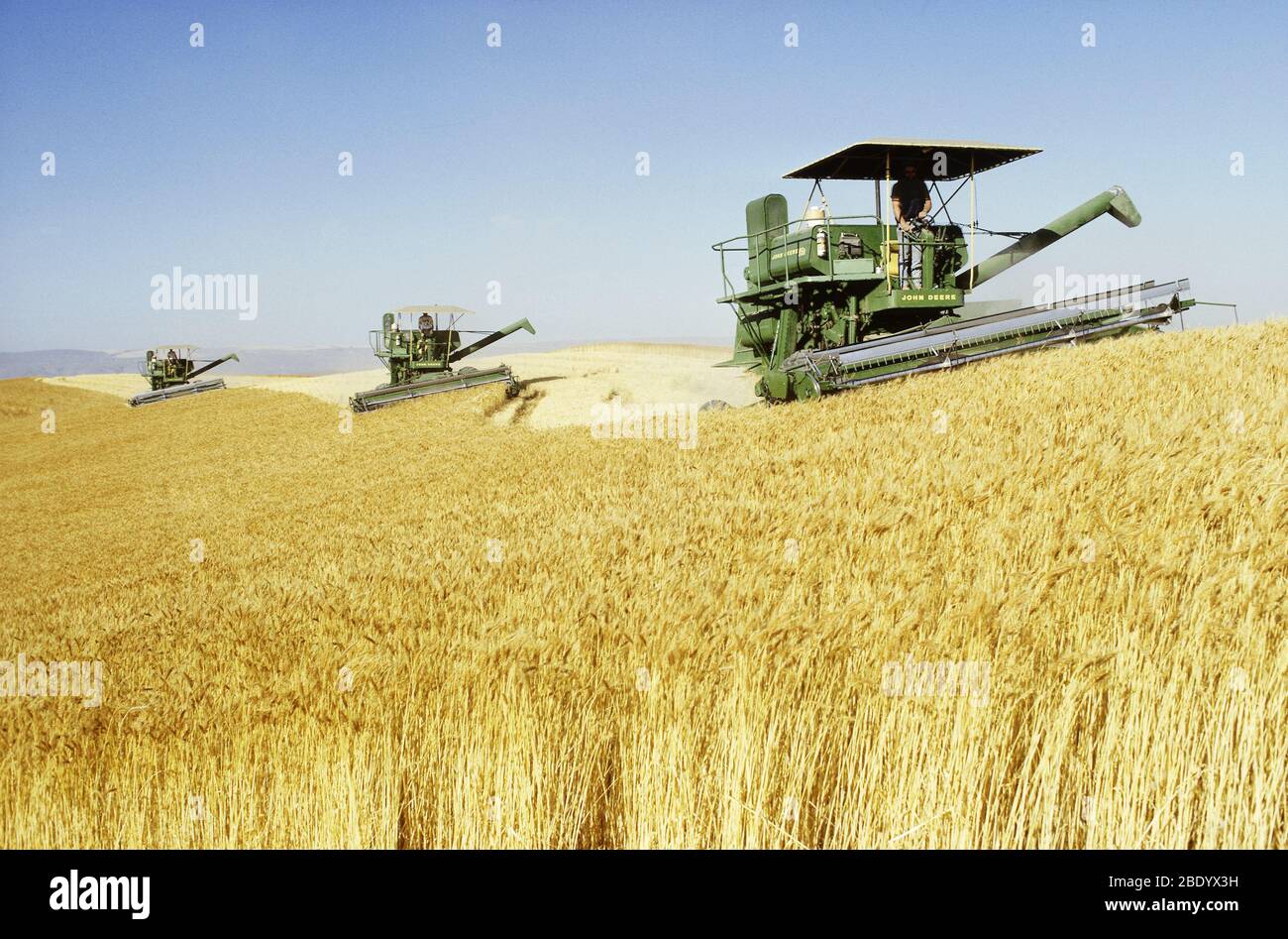 Wheat fields with combine harvester hi-res stock photography and images ...