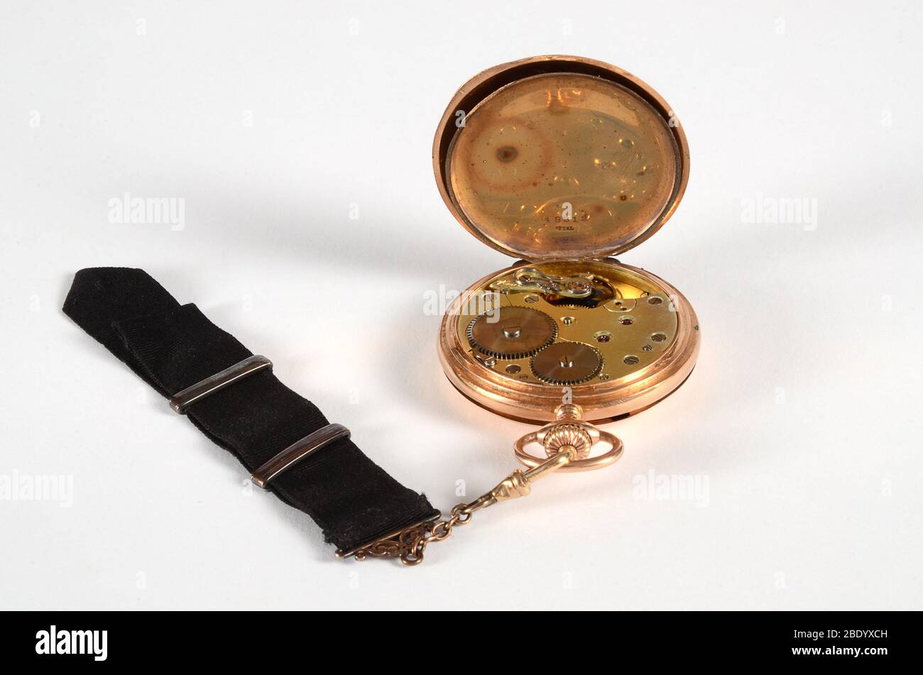 Inside of pocket watch hi-res stock photography and images - Alamy