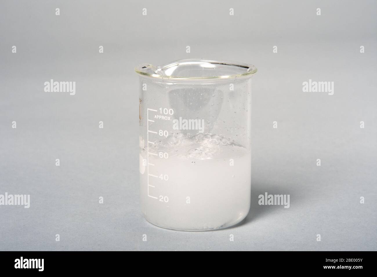 Magnesium hydrochloric acid reaction hi-res stock photography and ...