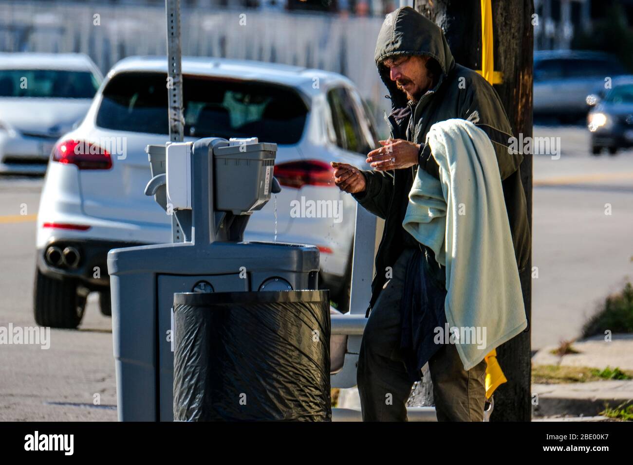 Los Angeles, California, USA. 8th Apr, 2020. Face masks, empty beaches ...