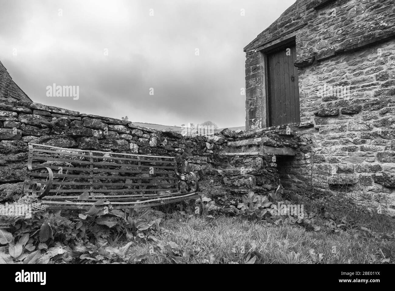 Bench and barn in Keld, Swaledale, North Yorkshire, England, UK. Black ...