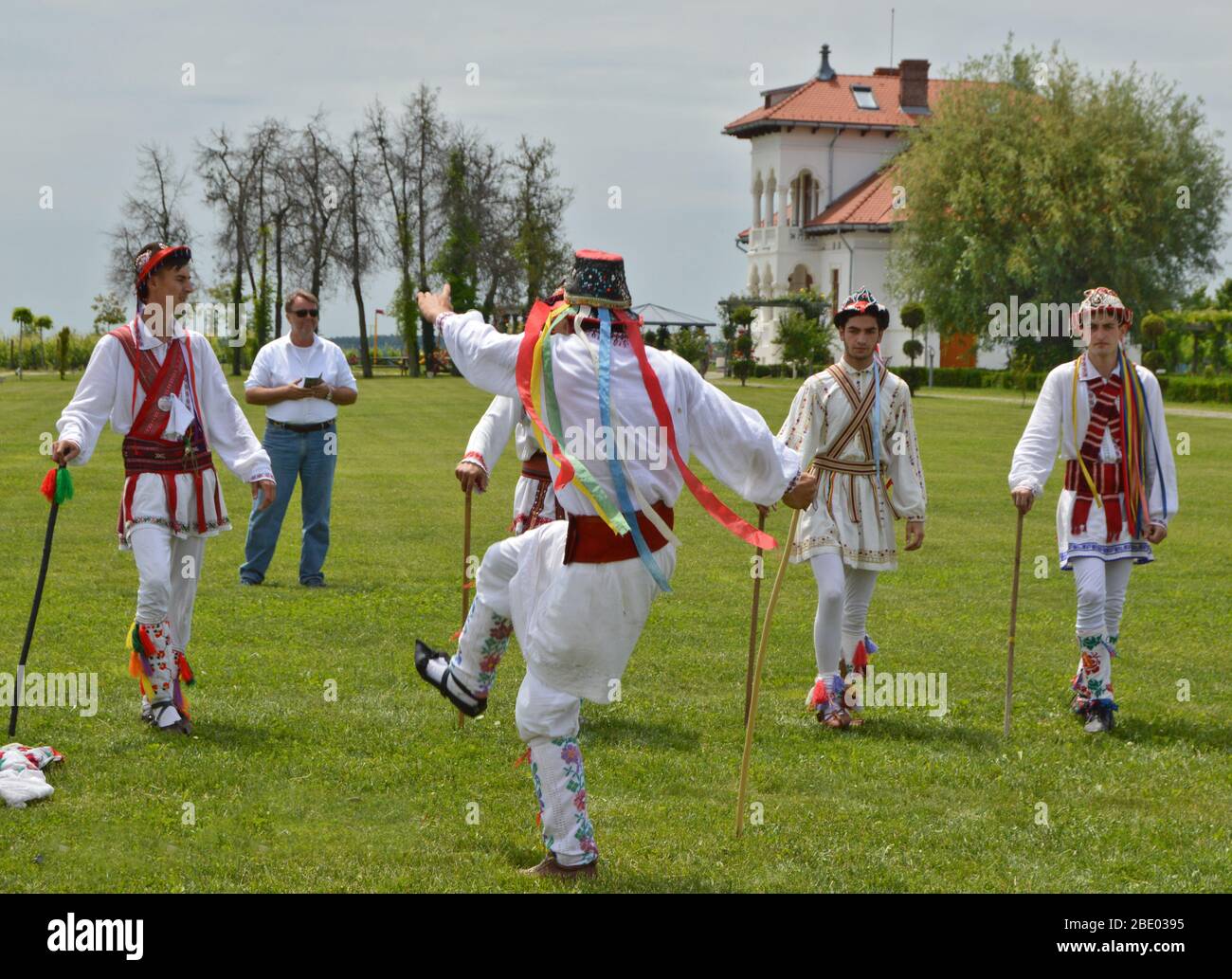 Roma traditional dress hi-res stock photography and images - Alamy