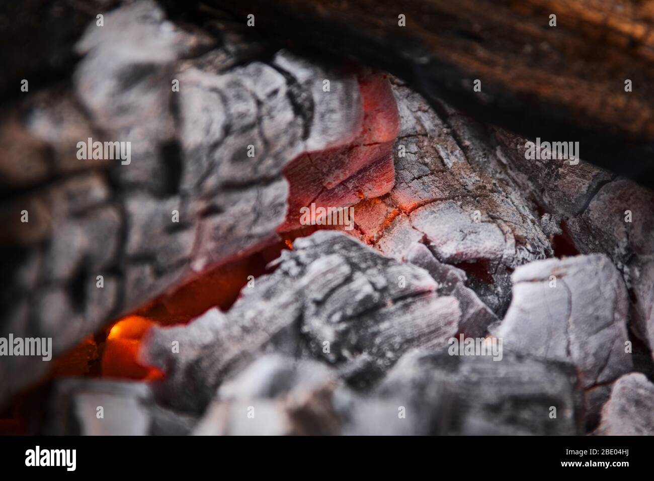 Setting campfire hi-res stock photography and images - Alamy