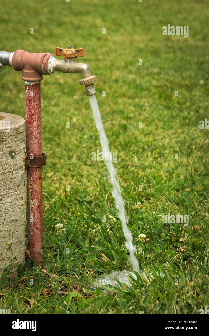 Outside faucet hi-res stock photography and images - Alamy