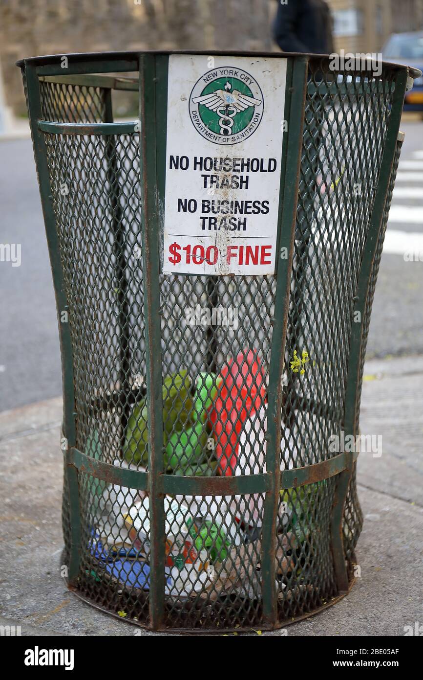 New york trash 19 hi-res stock photography and images - Alamy