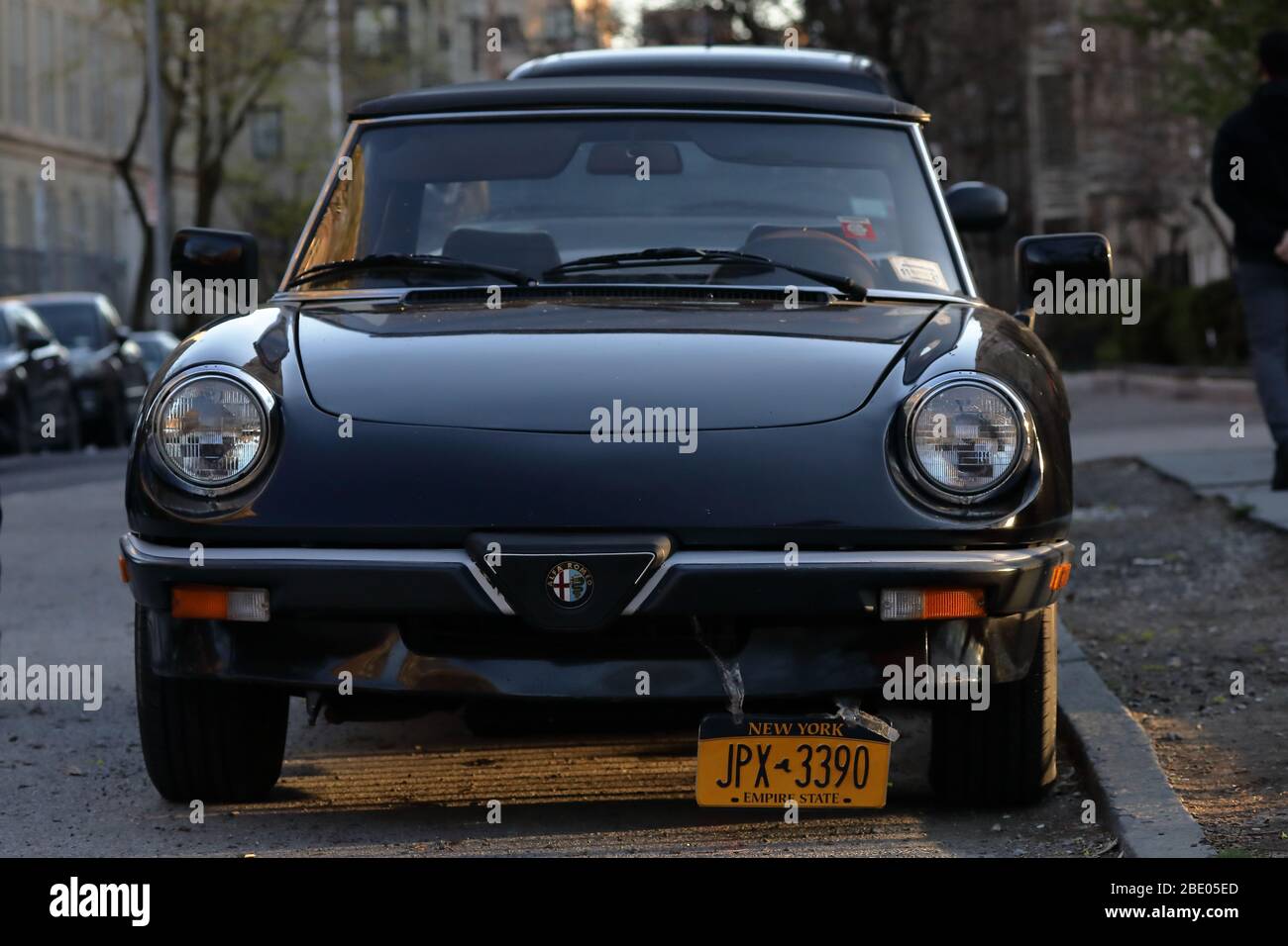 Car facing front hi-res stock photography and images - Alamy