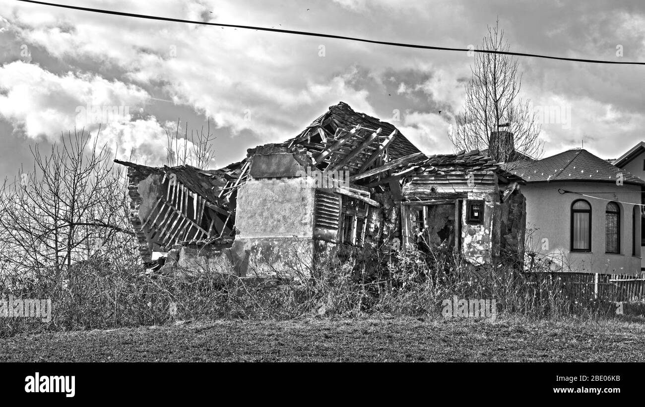 Ruins of an old house that has collapsed due to deterioration Stock ...