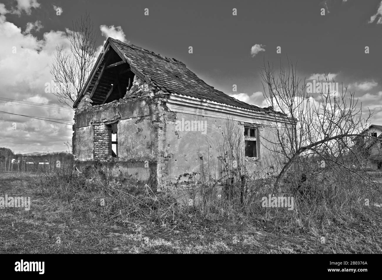 Ruins of an old house that has collapsed due to deterioration Stock ...