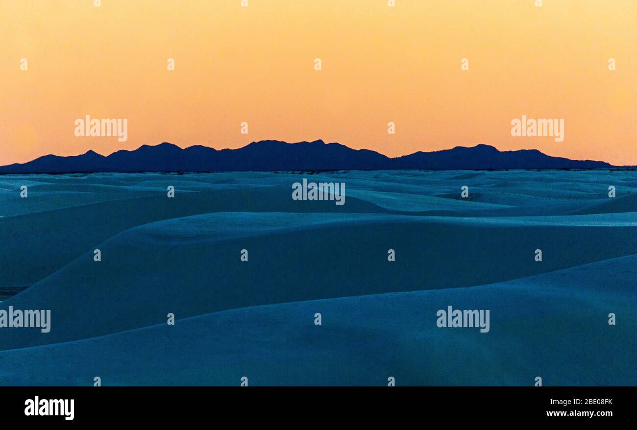 Dusk desert hi-res stock photography and images - Alamy