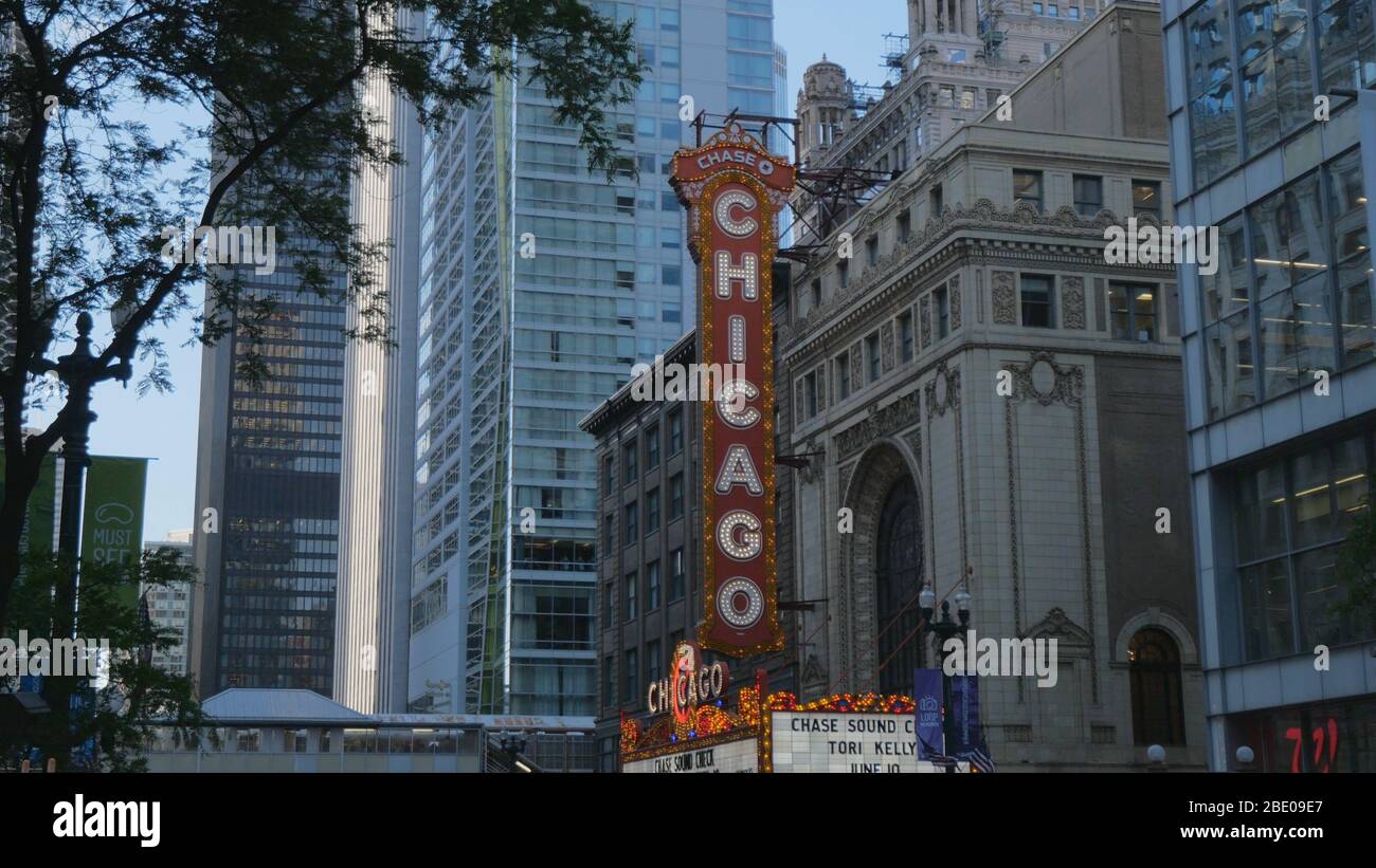 Famous Chicago Theater at State Street former Balaban and Katz Theater ...