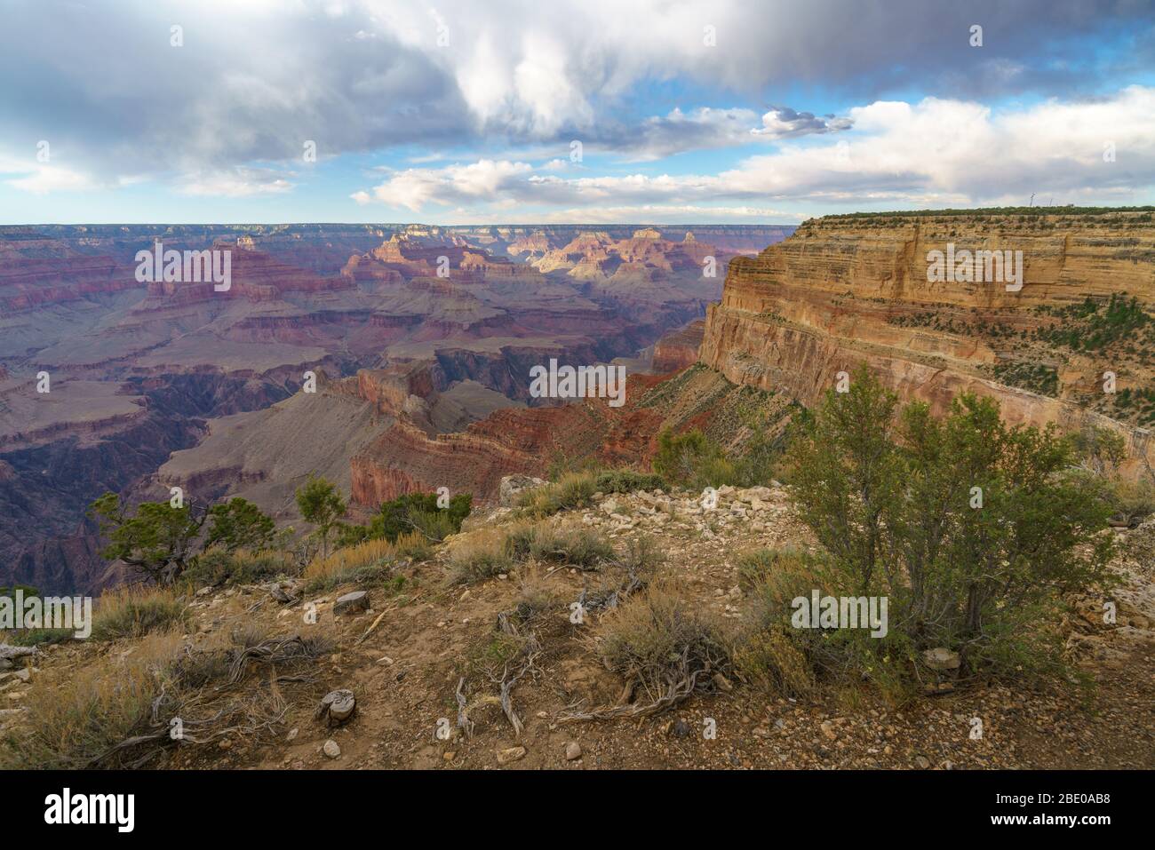 hiking the rim trail to mohave point at the south rim of grand canyon ...