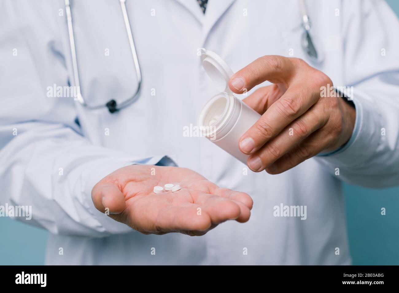 Hand holding vitamin tablets hi-res stock photography and images - Alamy