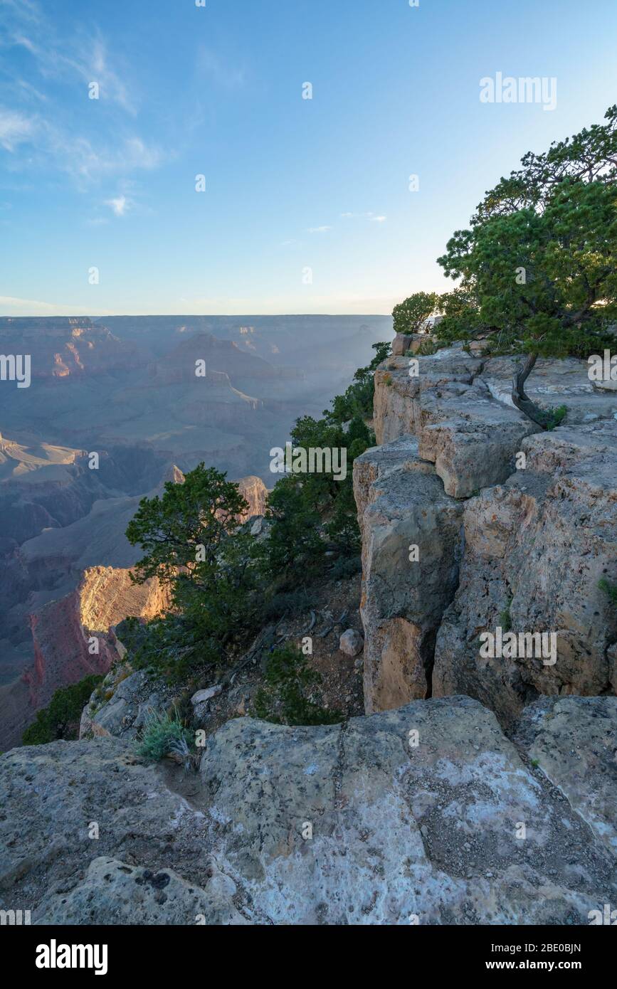 hiking the rim trail to mohave point at the south rim of grand canyon ...