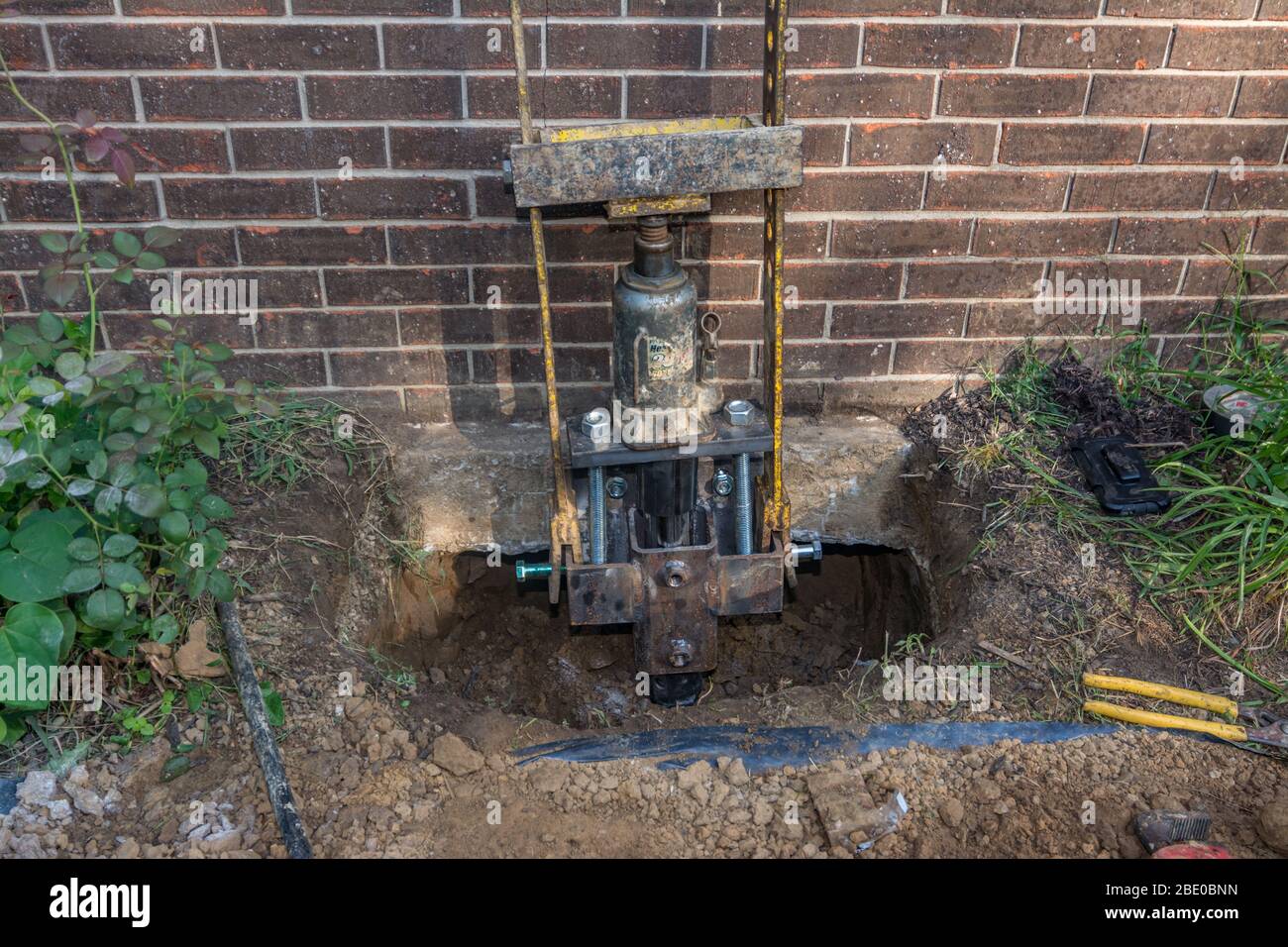 Foundation repair hi-res stock photography and images - Alamy