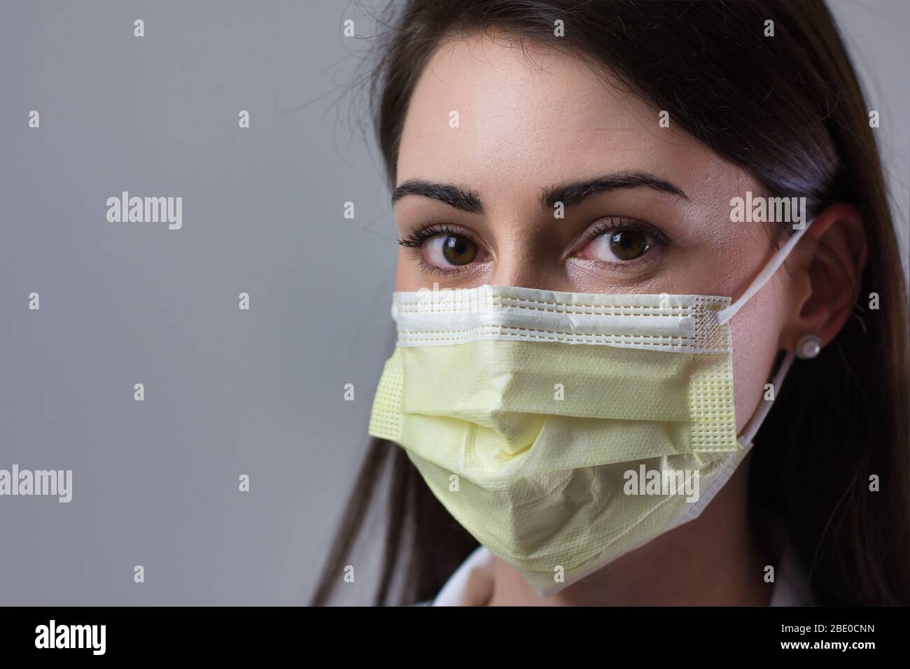 Medical professional wearing mask with a grey background. Doctor ...