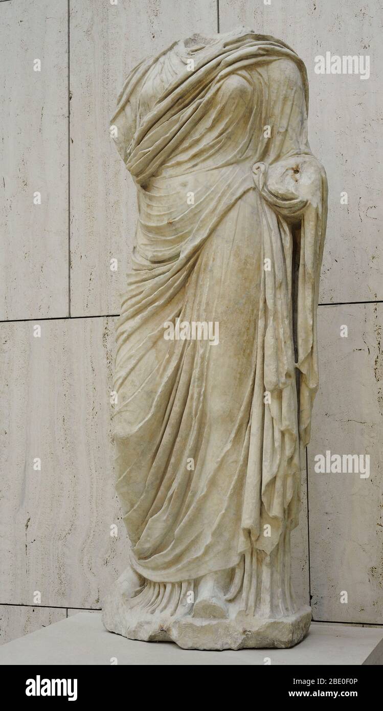 Roman female sculpture Stock Photo - Alamy