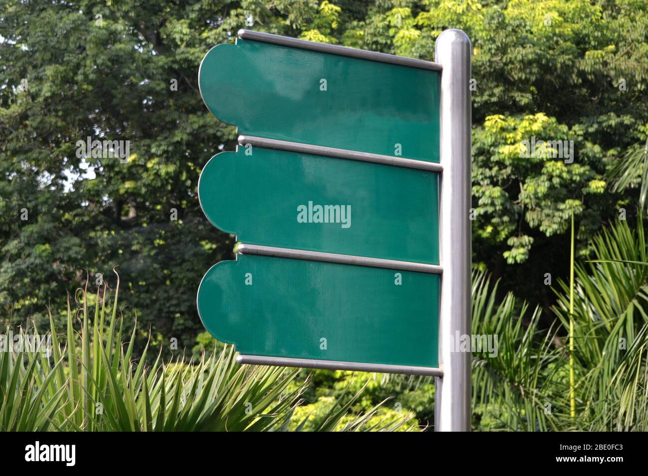 Green roadsign hi-res stock photography and images - Alamy
