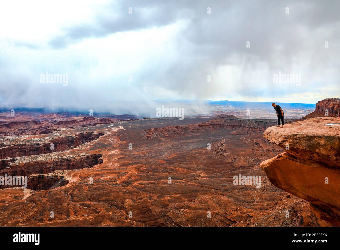 Man looking over a valley hi-res stock photography and images - Alamy
