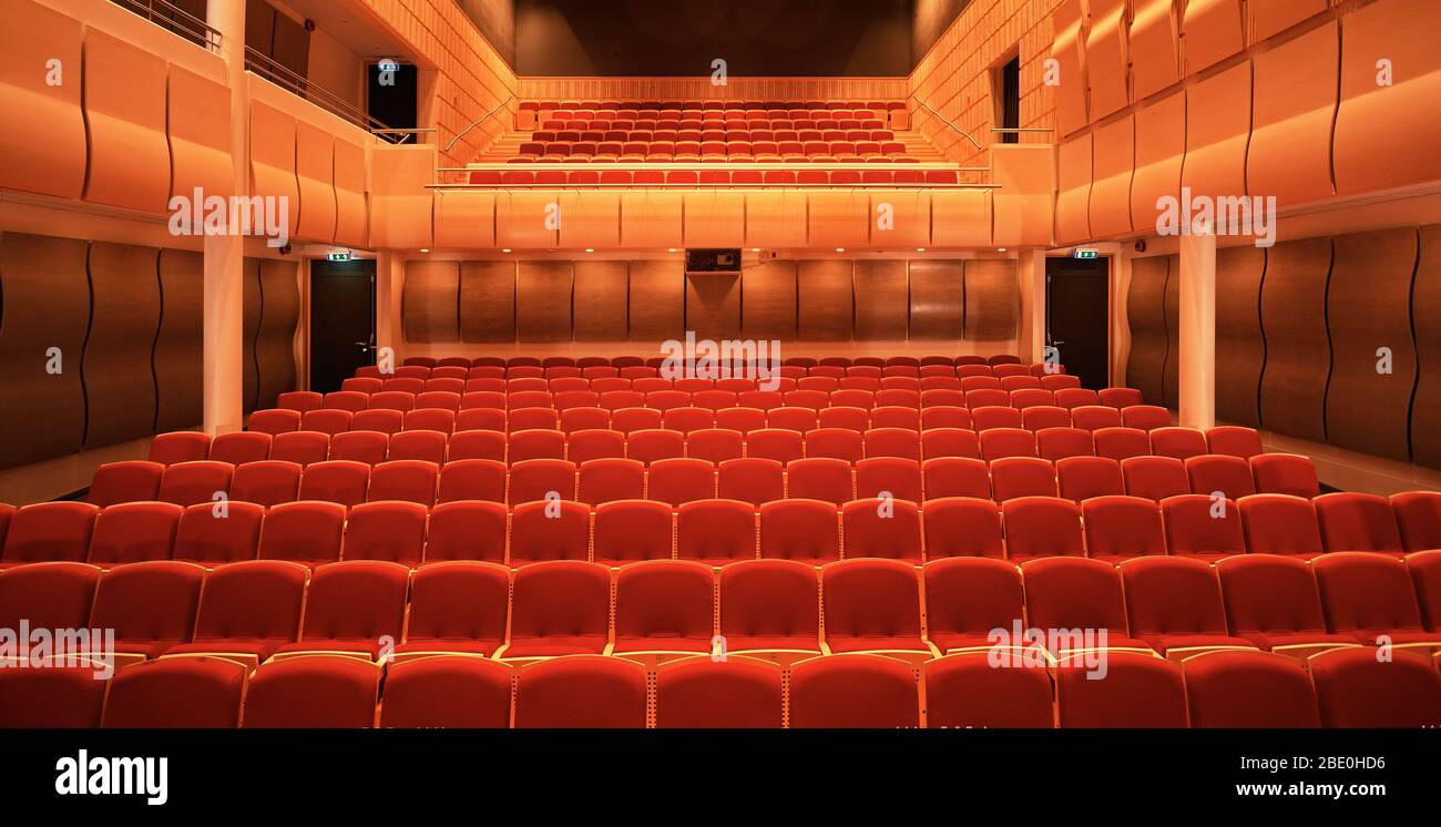 Empty stage concert hall hi-res stock photography and images - Alamy