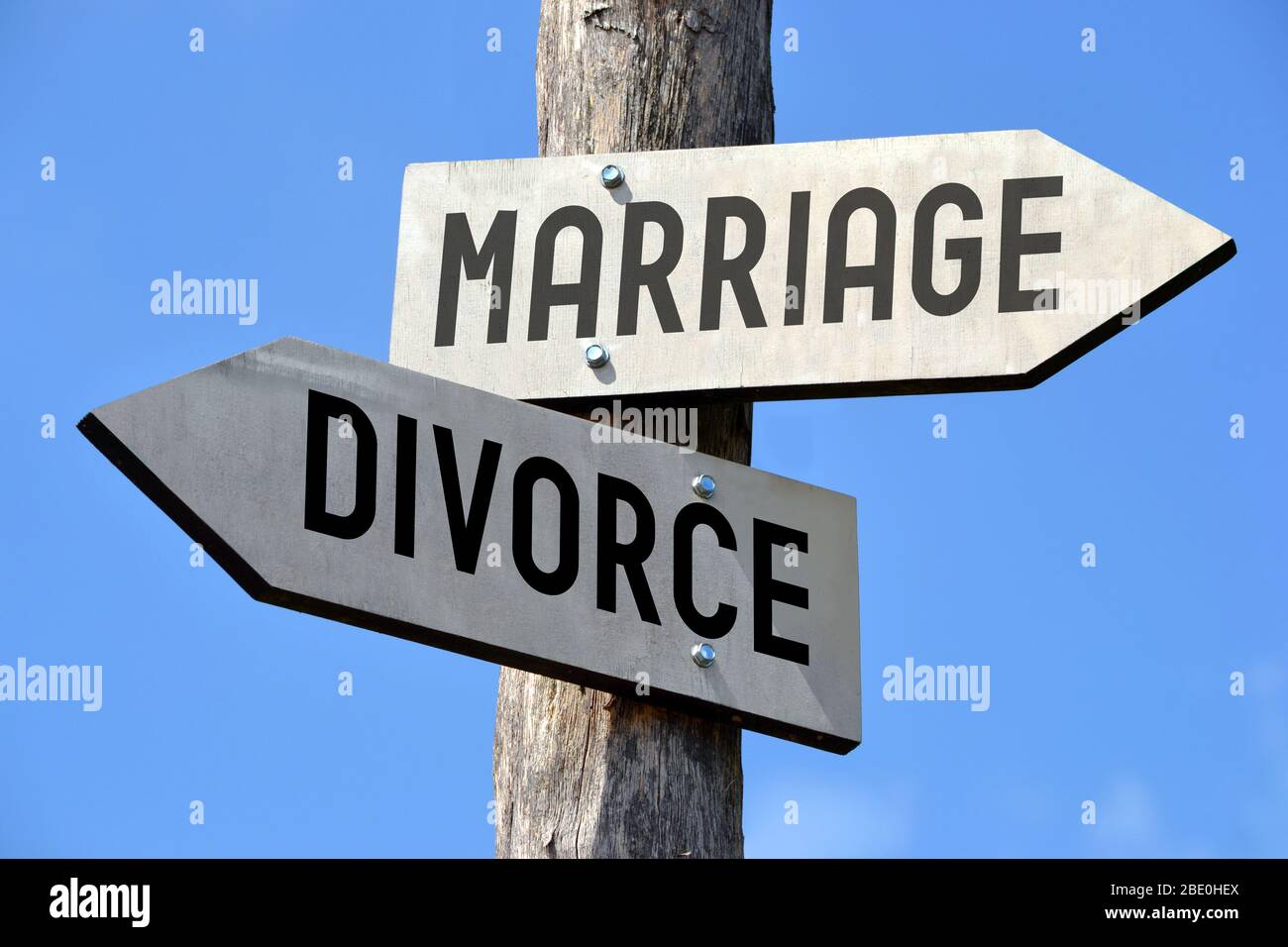 Crossroads sign divorce hi-res stock photography and images - Alamy
