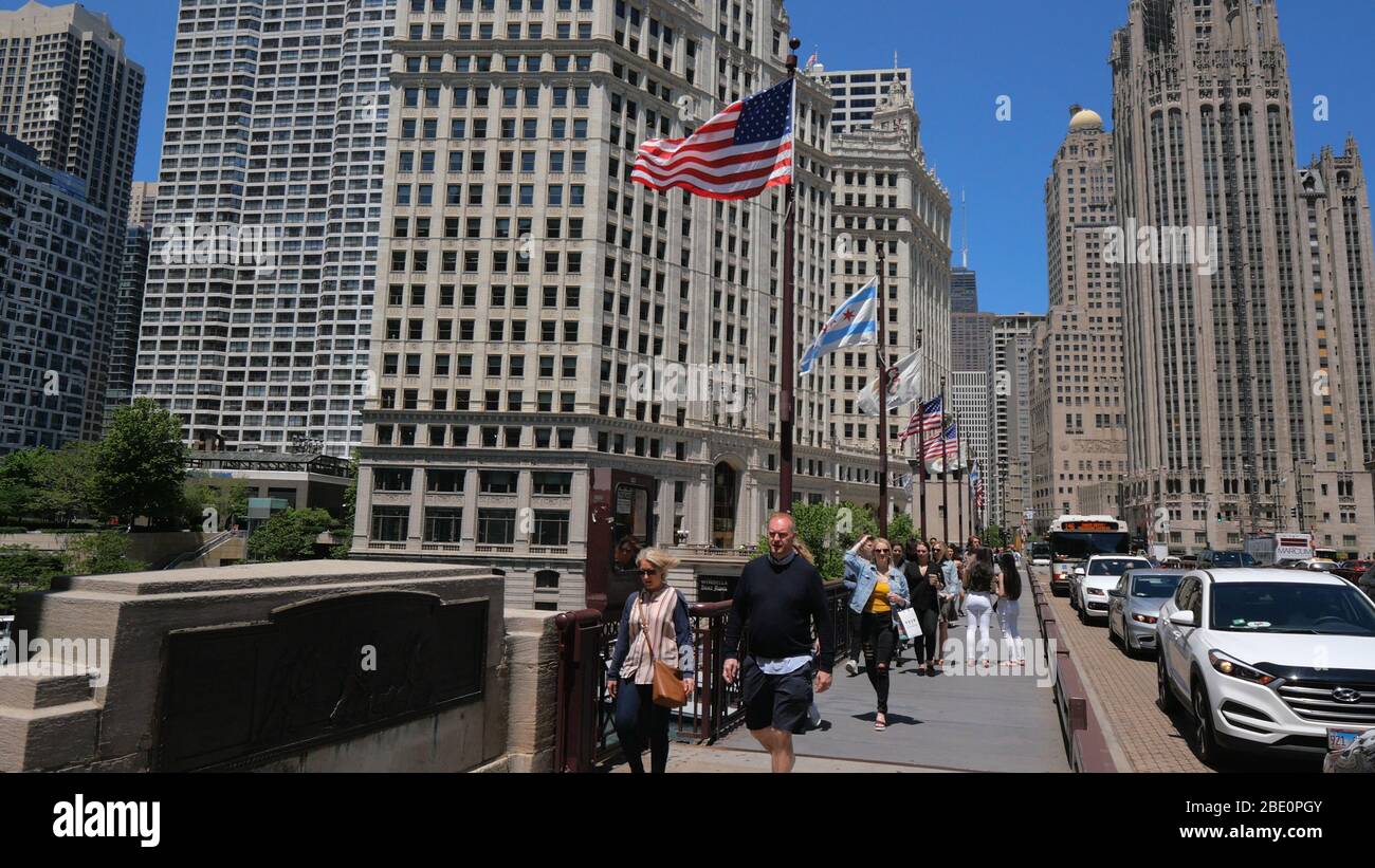 The popular riverside of Chicago River - CHICAGO, UNITED STATES - JUNE ...
