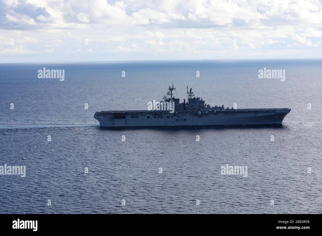 PACIFIC OCEAN (April 8, 2020) – The amphibious assault ship USS Makin ...