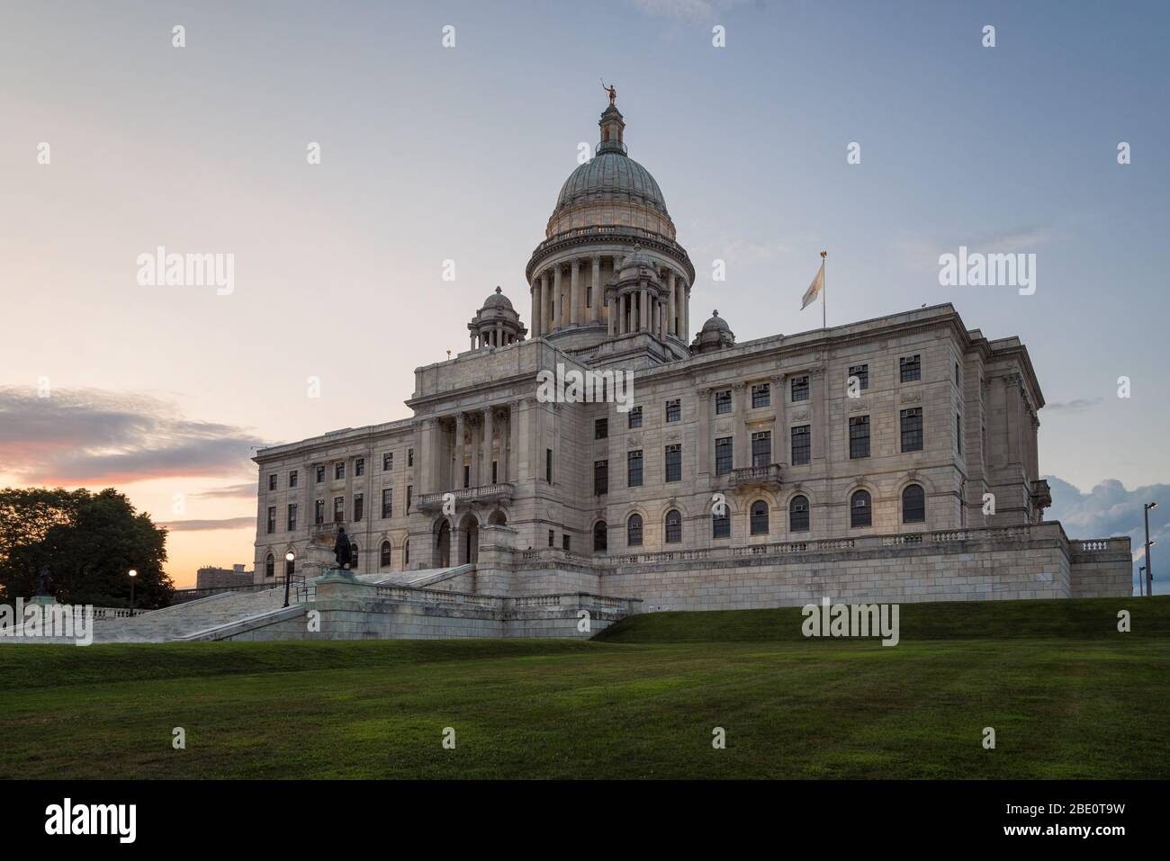 State house capital dome hi-res stock photography and images - Alamy