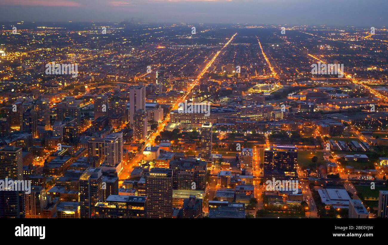 Chicago aerial night streets hi-res stock photography and images - Alamy