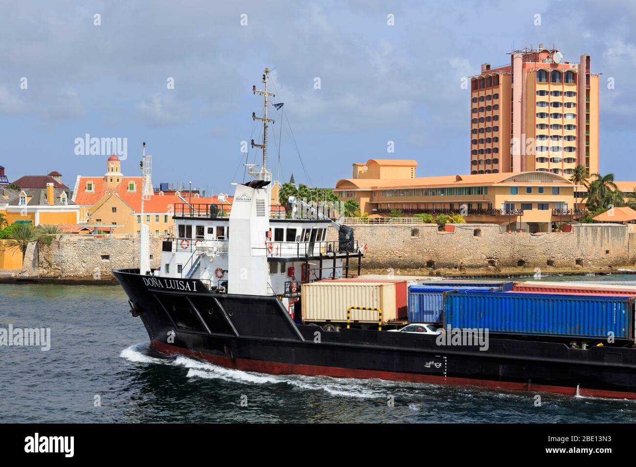 Shipping cargo caribbean island hi-res stock photography and images - Alamy