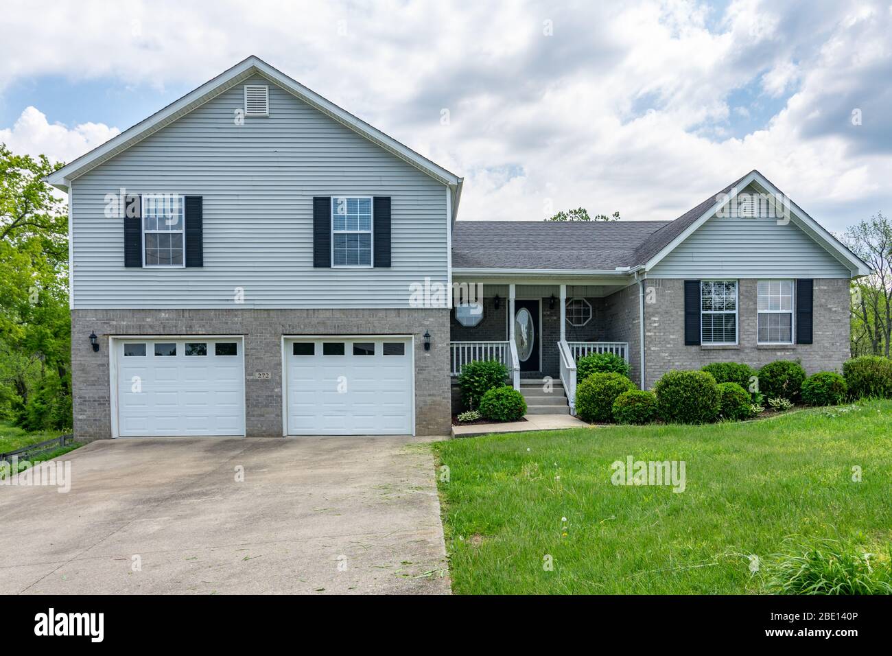 Split level house hi-res stock photography and images - Alamy