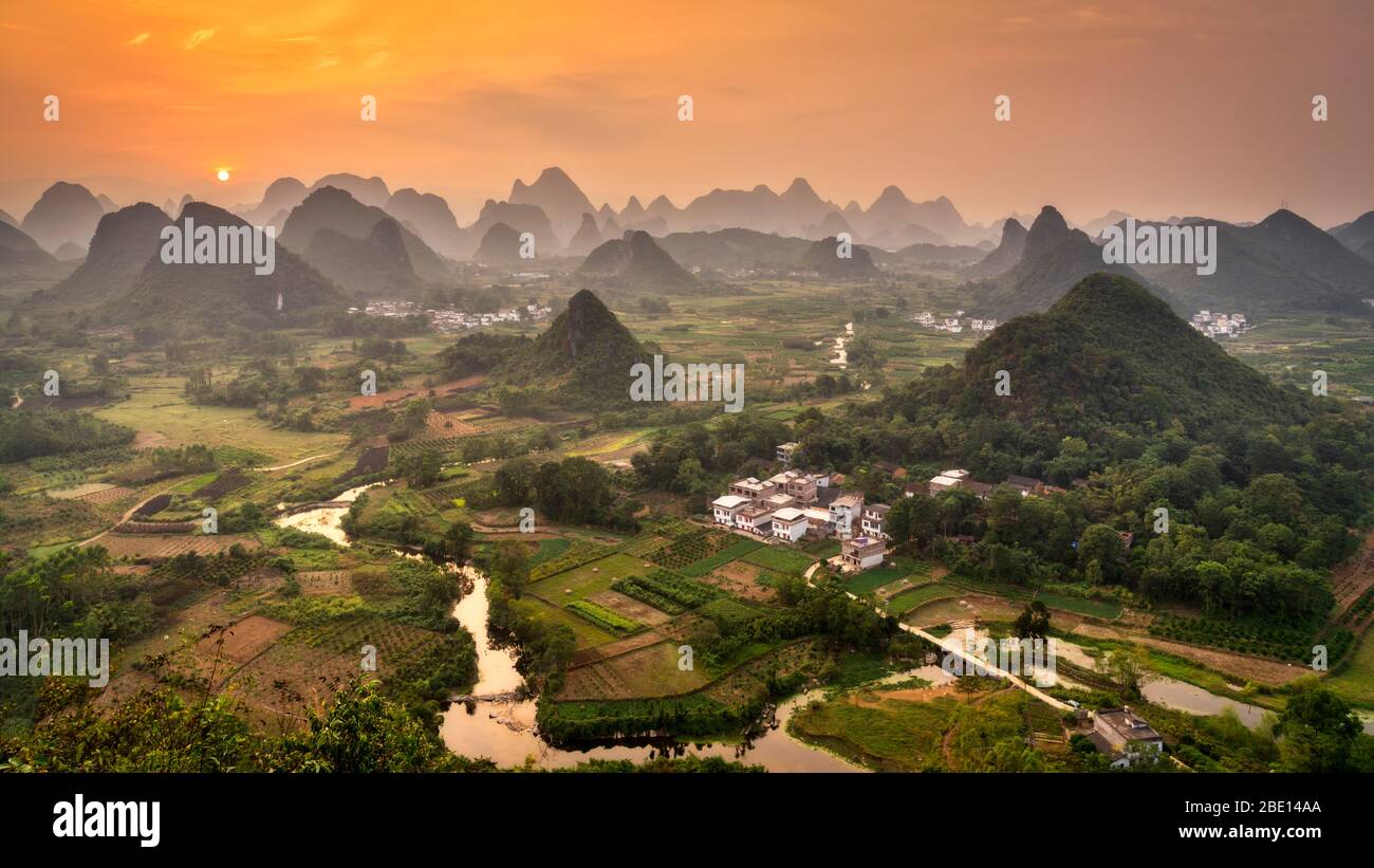 China farm mountain hi-res stock photography and images - Alamy