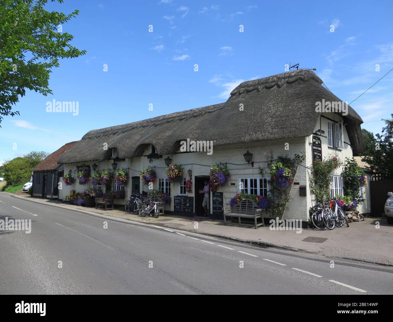 17th century pub hi-res stock photography and images - Alamy