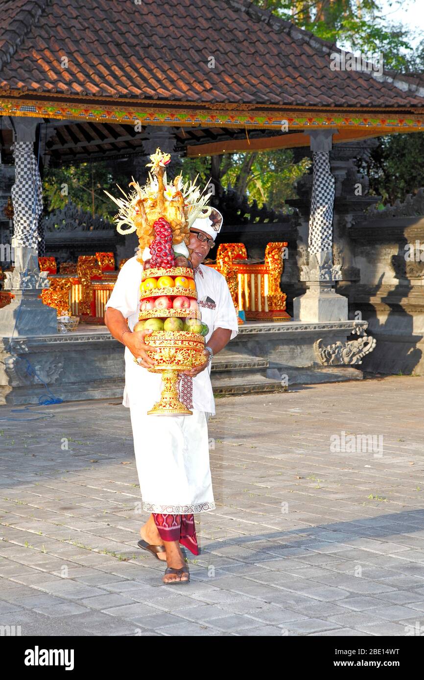 Balinese man hi-res stock photography and images - Alamy