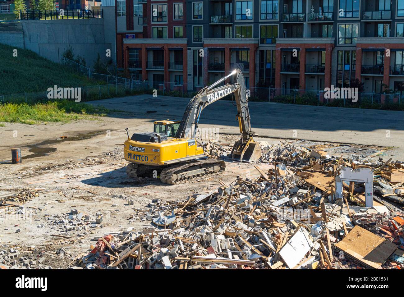 Knocked down building hi-res stock photography and images - Alamy