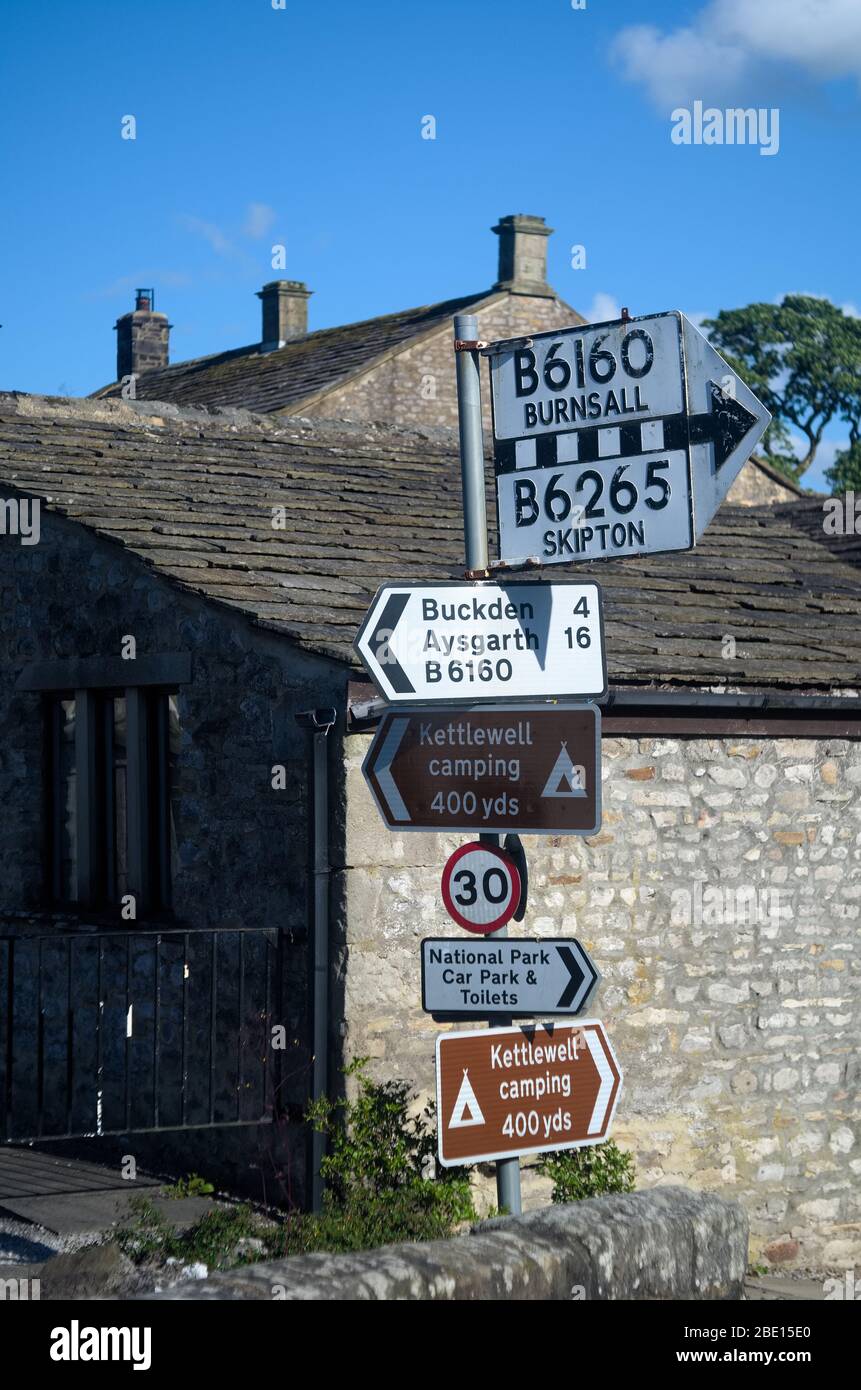 England country crossroads hi-res stock photography and images - Alamy