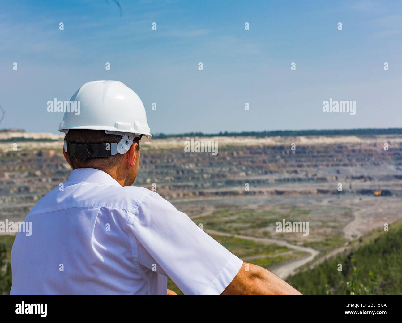 Huge rock quarries hi-res stock photography and images - Alamy