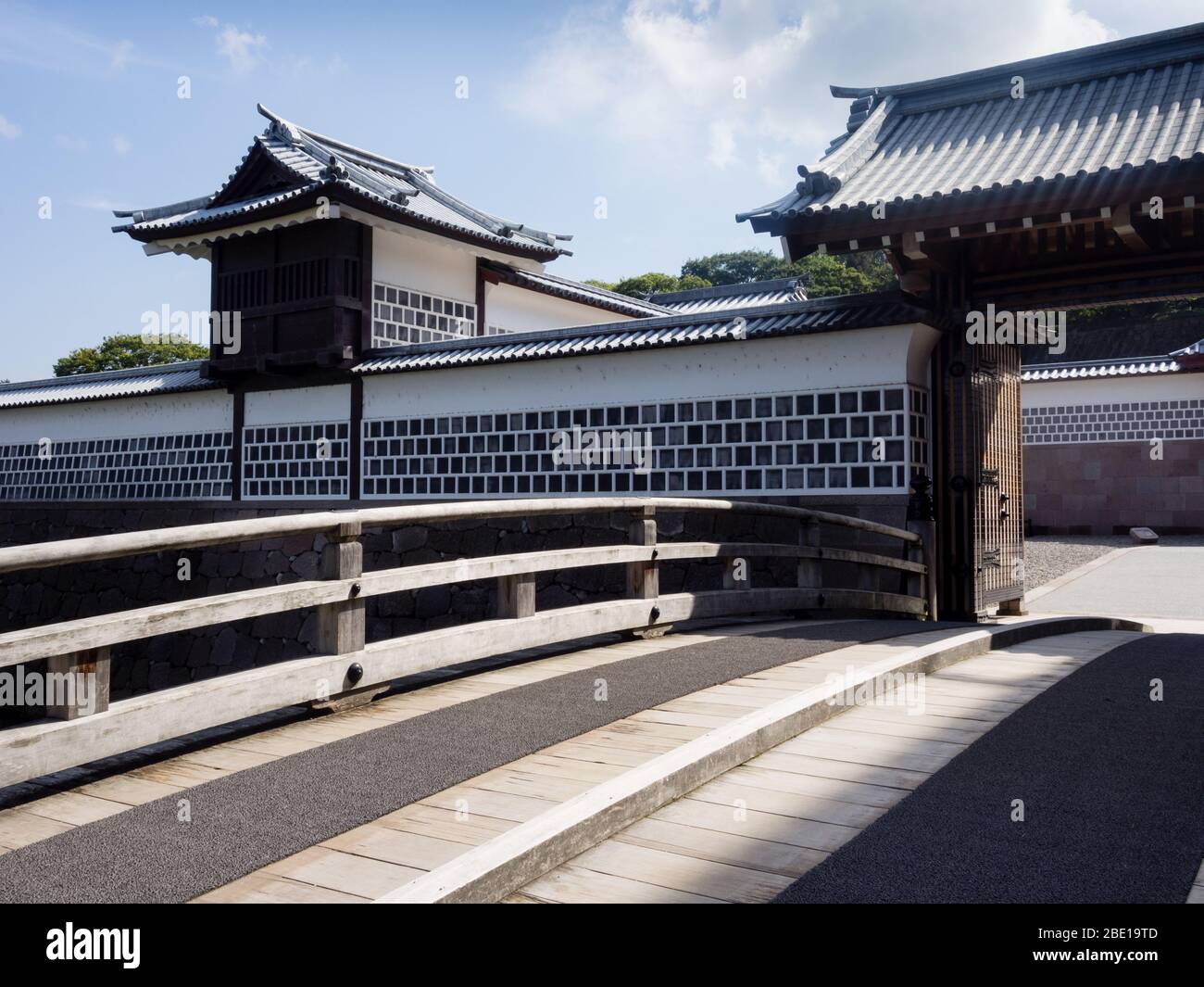 Entrance to historic Japanese samurai castle in Kanazawa Stock Photo ...