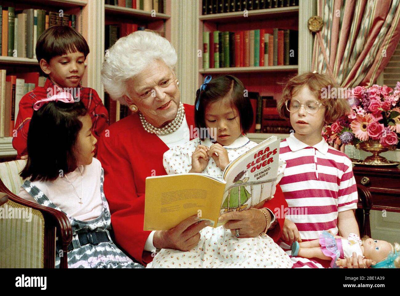 Mrs. Barbara Bush reads to children in the White House Library, 24 Jul ...