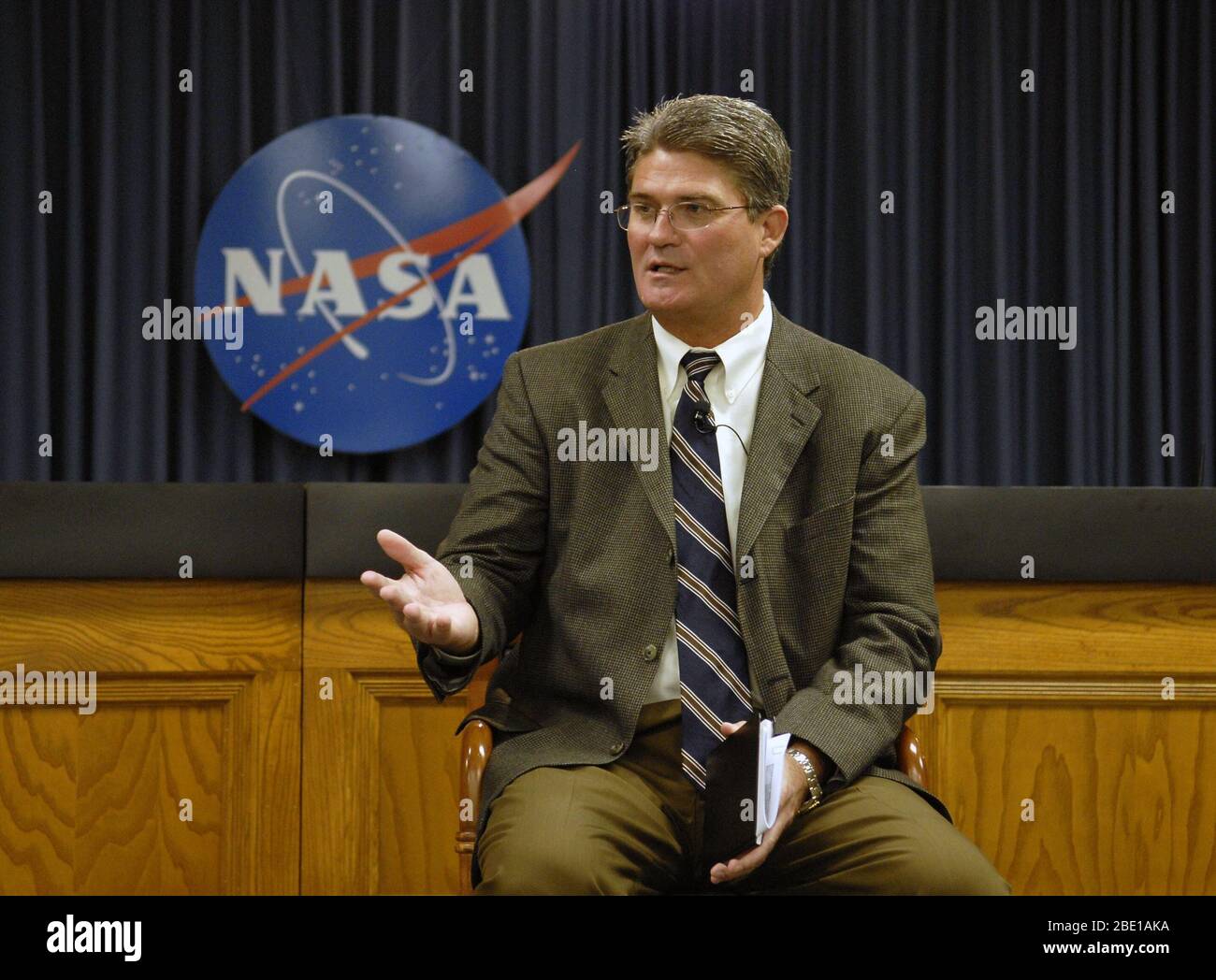KENNEDY SPACE CENTER, FLA. -- Center Director Bill Parsons responds to ...