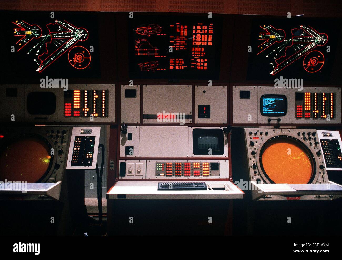 1980s air traffic control radar hi-res stock photography and images - Alamy