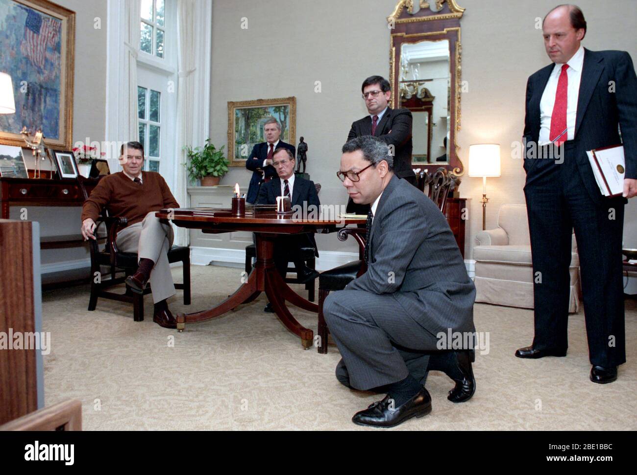 1980s office moving hi-res stock photography and images - Alamy