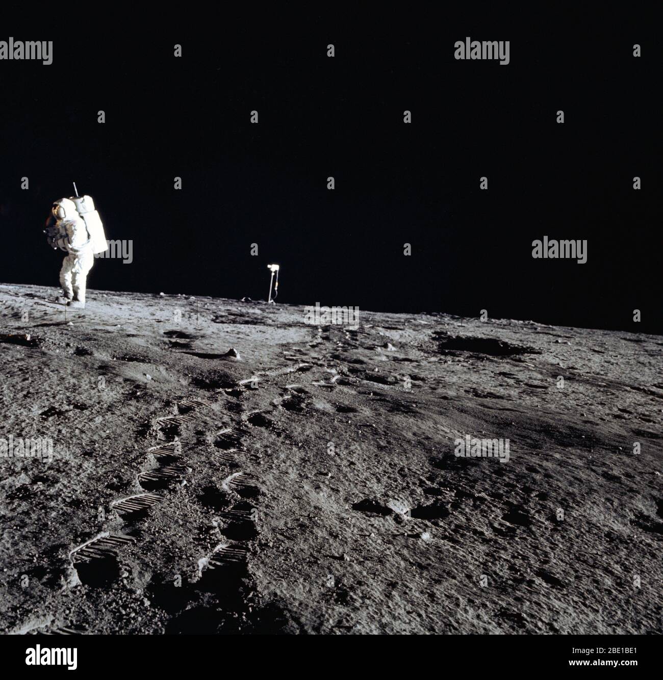 Moon landing on tv hi-res stock photography and images - Alamy