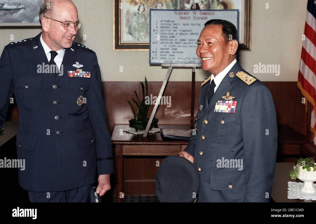 1980 - Air Marshall Panieng Karntarat of Thailand talks with GEN Lew ...