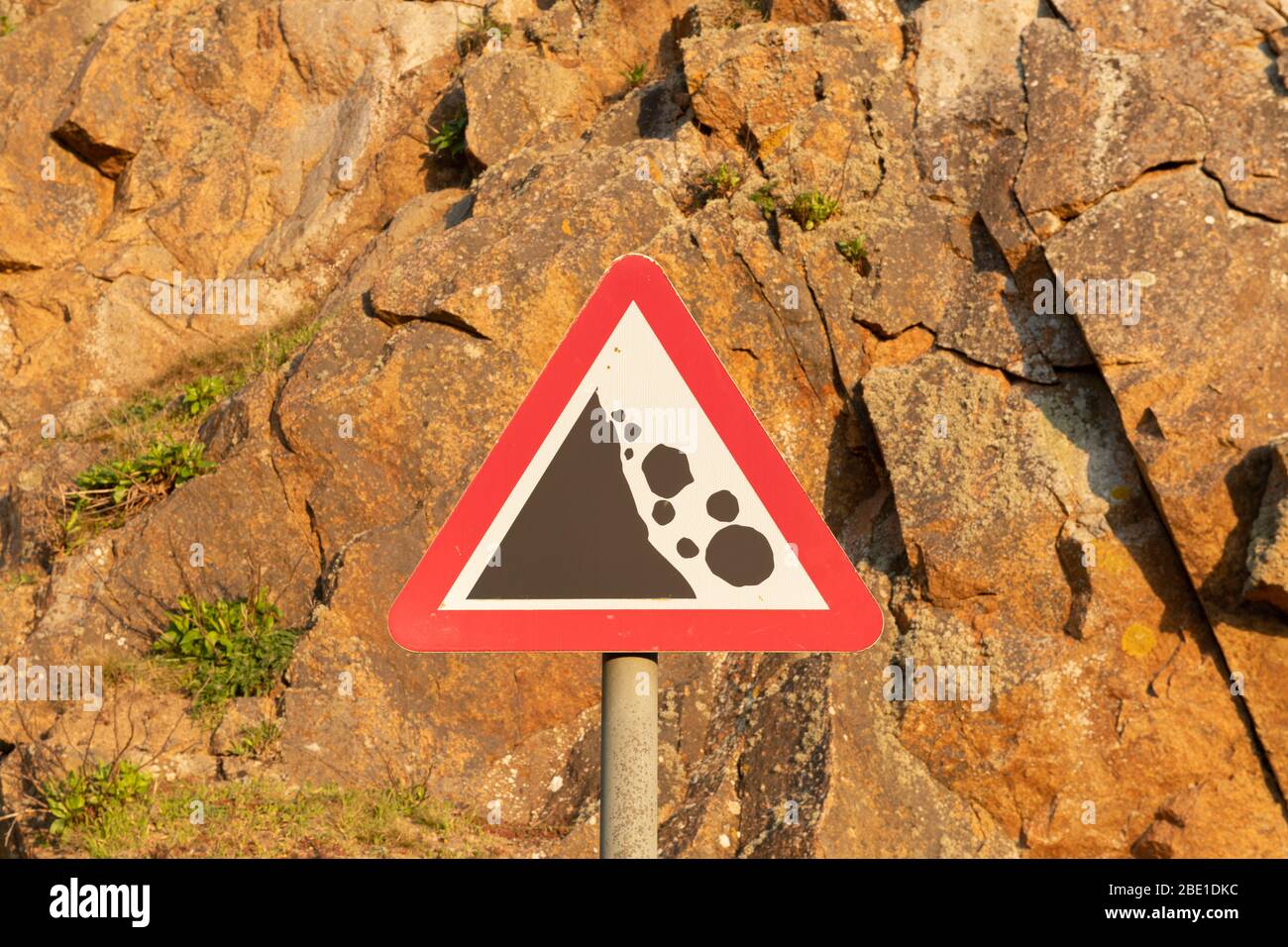 Rockfall warning sign hi-res stock photography and images - Alamy