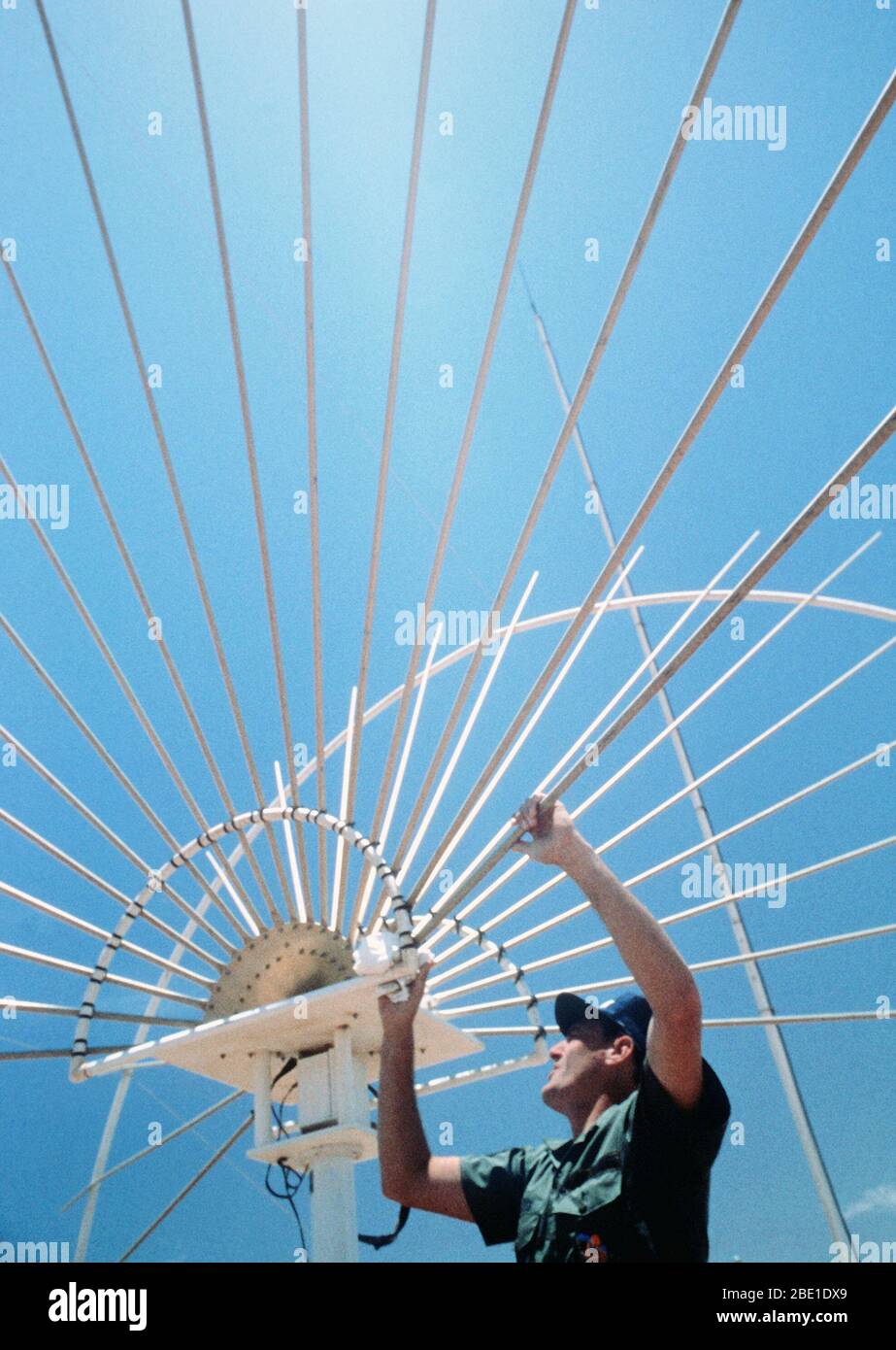 1980s solar observatory antenna hi-res stock photography and images - Alamy