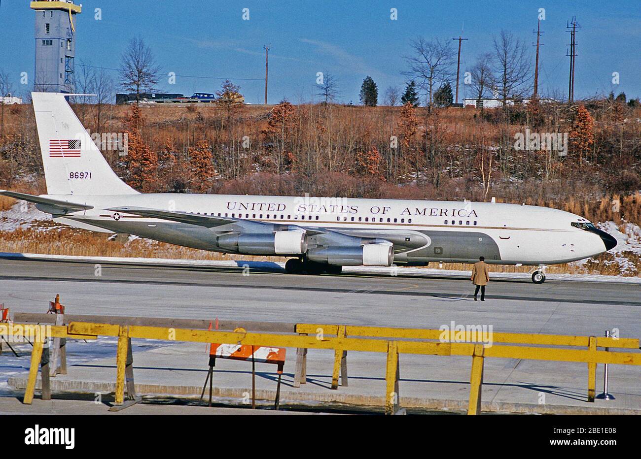 1981 - Right side view of the VC-137 aircraft (parked) with former ...
