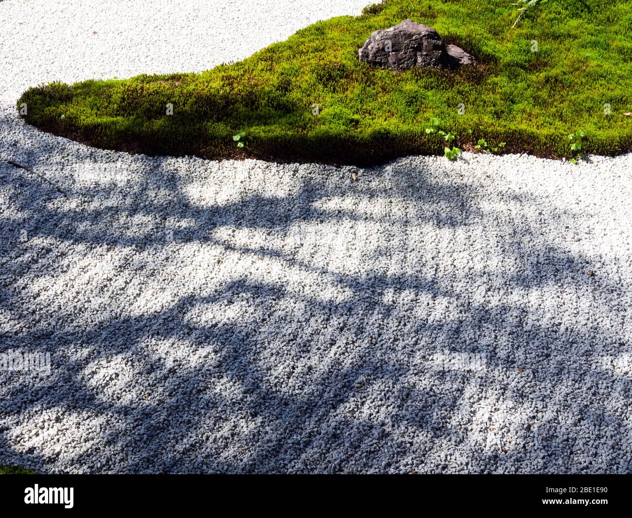 Traditional Japanese rock and sand garden Stock Photo - Alamy