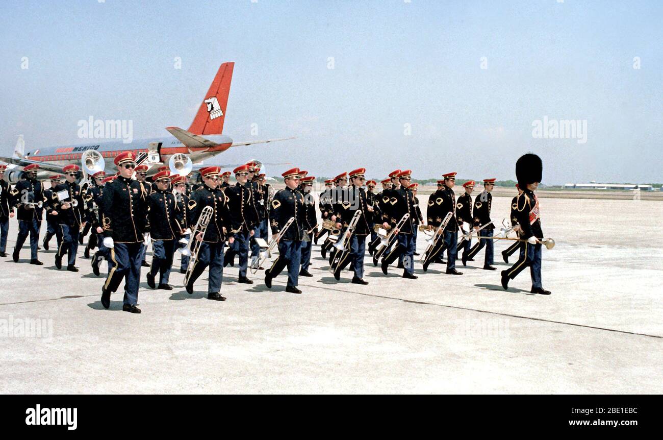 1980 - The U.S. Army Band welcomes the Mexican Congress to the United ...