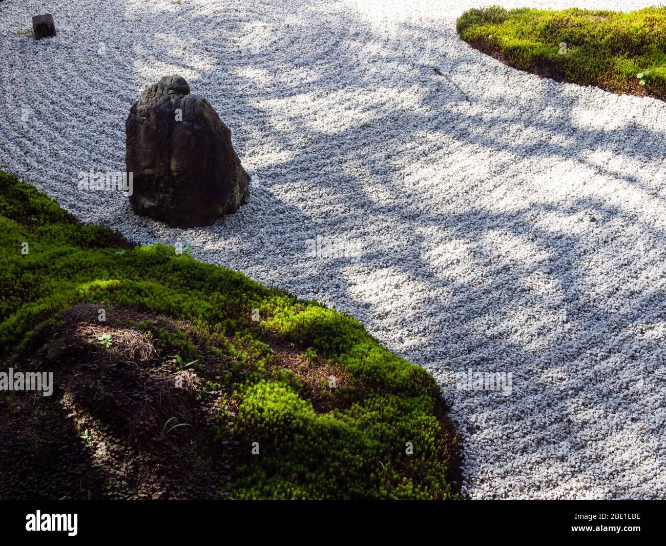 Traditional Japanese rock and sand garden Stock Photo - Alamy