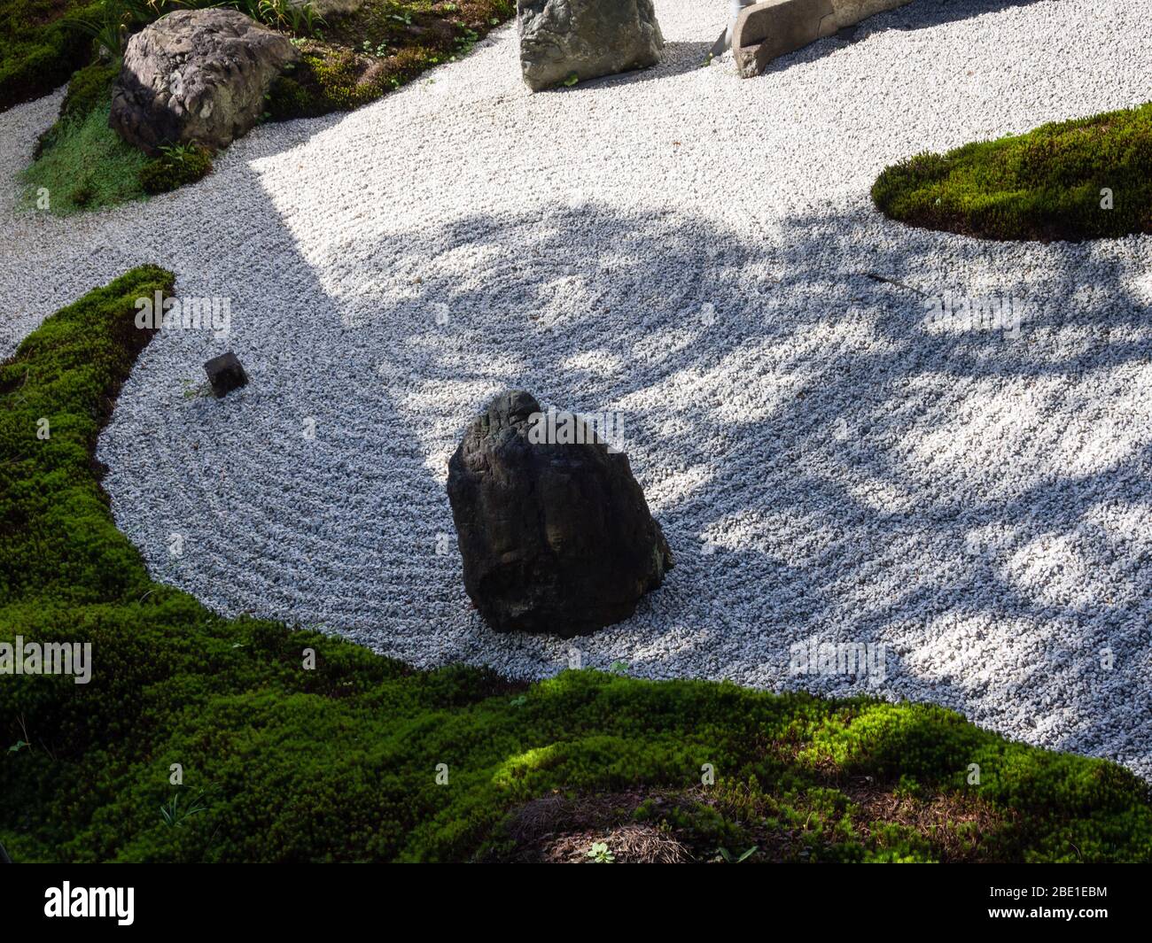 Traditional Japanese rock and sand garden Stock Photo - Alamy